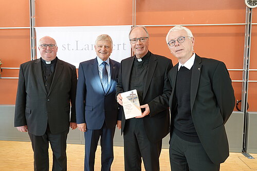 Lantershofen.de: Priester als Beruf mit Zukunft sehen